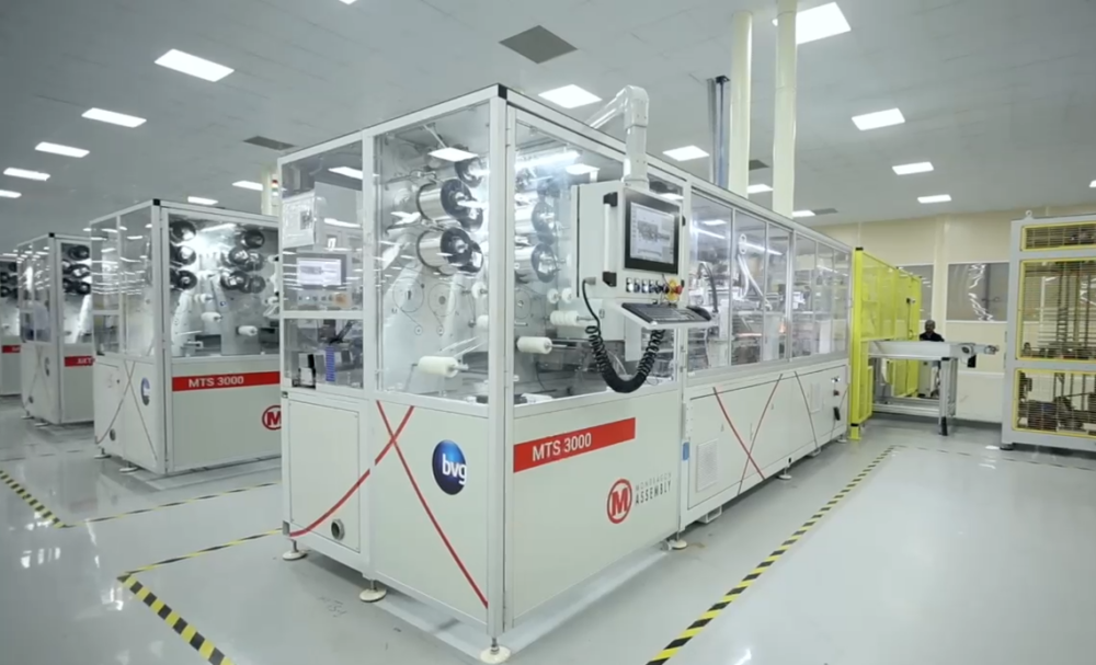 Mondragon Assembly shows its innovative photovoltaic manufacturing line ...